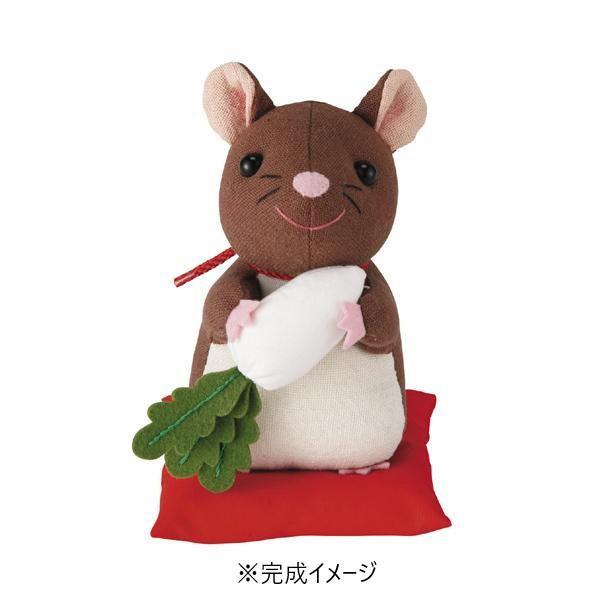 ざぶとんにちょこんと座ったねずみがキュートです。 生産国:日本 商品サイズ:出来上がりサイズ:約高さ13×幅9×長さ10cm 仕様:初級デザイン:福村弘美 セット内容:表布(5種)、フェルト(3種)、詰め綿、目ボタン(2個)、飾り紐(1本)...