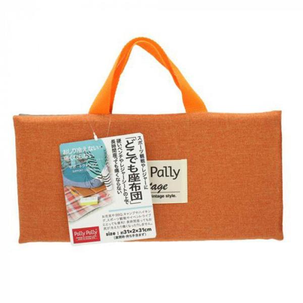 アウトドアで活躍するポータブルクッション。 レジャーシートの上に敷いたり、スポーツ観戦時のベンチの下に敷いたりと長時間座ってもおしりが痛くなりにくく便利です。 生産国:中国 素材・材質:表面:ポリエステル100%中芯:ポリエチレンフォーム裏...