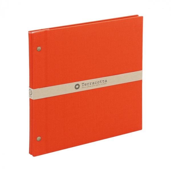 アンティークゴールドのビスがおしゃれなアルバムです。パーソナル・オフィス・店舗など、幅広くご使用いただけるシンプルなデザインに欧風カラーの仕上がりです。 生産国:日本　※サプライヤー直送品　　