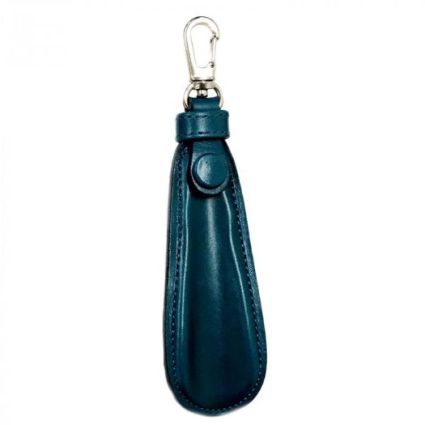 日本の職人が1本1本手作業で丁寧に作り込んだ、高級牛革を使った本革製靴べらです。環境に配慮し、「日本エコレザー基準」に適合したBANTAN(バンタン)を使用しています。使い込むことで、より革本来の風合いが得られます。携帯にも便利な持ち運びサ...