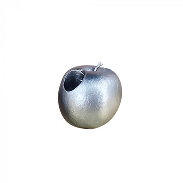 本物のりんごを3Dデータ化。果物特有のザラザラした質感、特徴的な模様など大変忠実に再現しています。重厚感・高級感・存在感もあります。 生産国:日本 素材・材質:ステンレス 商品サイズ:全長2.5cm 重量:約100g　※サプライヤー直送品　　