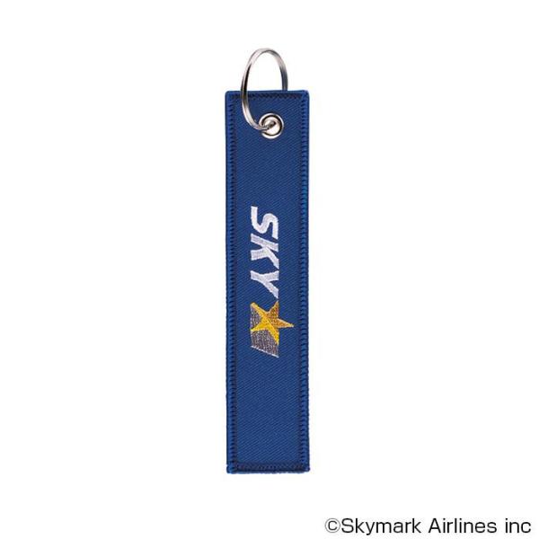 フライトタグのキーホルダーです。 生産国:台湾 素材・材質:本体:ポリエステル、リング:スチール 商品サイズ:135×30mm 仕様:Skymark承認済み対象年齢:12才以上　※サプライヤー直送品　　