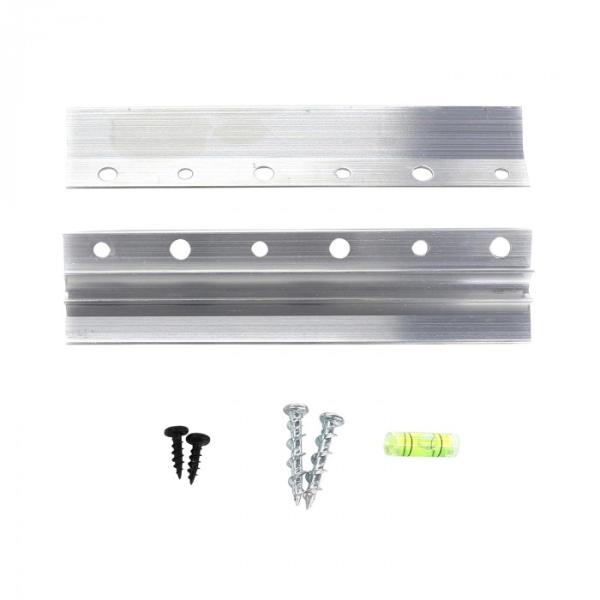 絵画やミラーを壁にぴったり、まっすぐに掛けることが出来る壁掛け用金具です。化粧ボード、合板、コンクリート、グラウト詰め、煉瓦、漆喰など様々な素材の壁及び中空壁に取り付け可能なネジ「ウォールドッグ」が付属しています。幅12mm以上の木製の額縁...