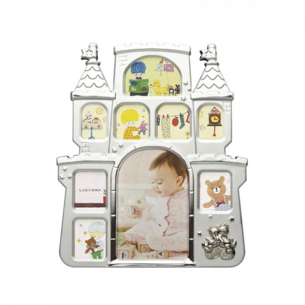 それぞれの窓に成長をのぞかせて。たくさんの窓が並んだ人気のお城のフレーム。 生産国:中国 素材・材質:スチール、シルバーメッキ 商品サイズ:外寸:235×287mm、内寸:78×56mm/188×55mm/206×125mm、窓寸:71×5...