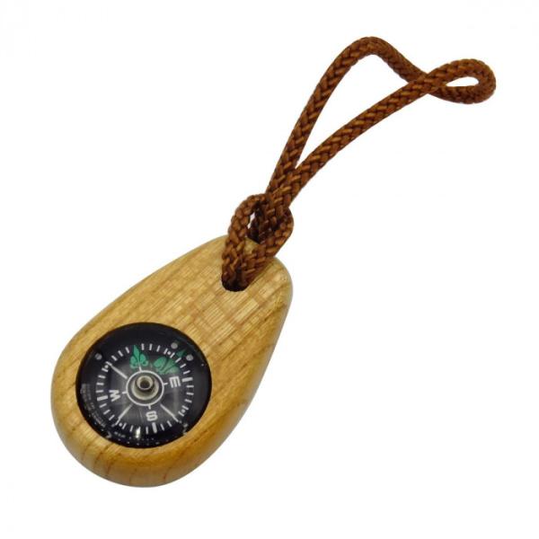 木目の美しい国産ケヤキを使ったエコロジックなコンパスです。防水性があり水に浮くのでアウトドアーに最適です。ストラップも付属しています。 生産国:日本 素材・材質:木製、アクリル樹脂 商品サイズ:55×48×13mm 仕様:文字盤:和文オイル...