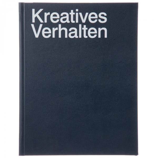 ドイツ語で「創造的な行動/動作」と書かれた大胆なタイポグラフィとポップな色の組み合わせが楽しい、VPハードタイブのクリエイティブバッド。マグネットを埋め込んだ3つ折りフラット構造の形状となっており、磁力によりノートや書籍を挟め、サッと開いて...