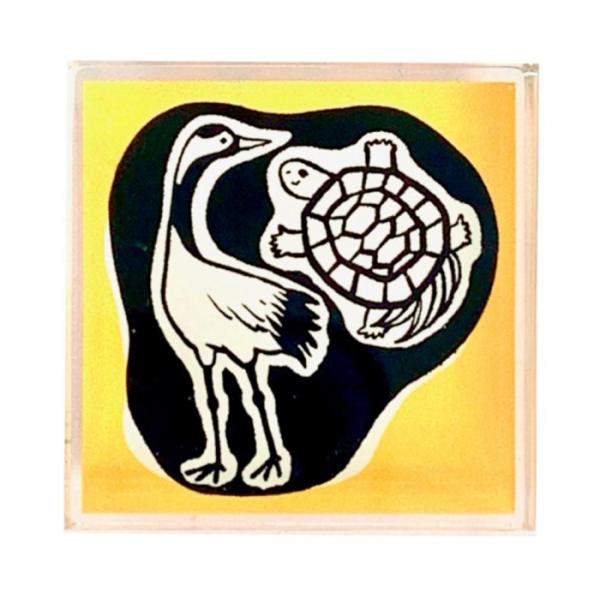 消しゴムはんこ作家とみこはんさんのめでたい福招きモチーフのアクリルスタンプです。「鶴は千年、亀は万年」と言われるように、長寿の鶴亀モチーフです。 生産国:日本 商品サイズ:W31×D31×H15mm 仕様:台本サイズ:31mm角　※サプライ...