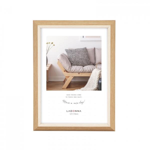 木材そっくりな樹脂製で発色の美しく、ライフスタイルに寄り添います。 生産国:中国 素材・材質:ポリスチレン 商品サイズ:外寸:149×200mm、内寸:129×180mm、窓寸:121×172mm 重量:220g 仕様:縦横兼用、置掛兼用 ...