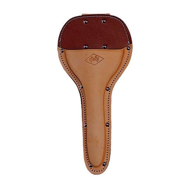 高級ヌメ革を使用したポケット部分は型崩れがしにくい型押仕上げです。台部分にはエバ革を使用し、防水効果のあるアクリル加工を施しています。ベルト通し部分には、丈夫で手触りの良い高級ヌメ革を使用しています。縫製には丈夫な極太糸を使用し、頑丈な大型...