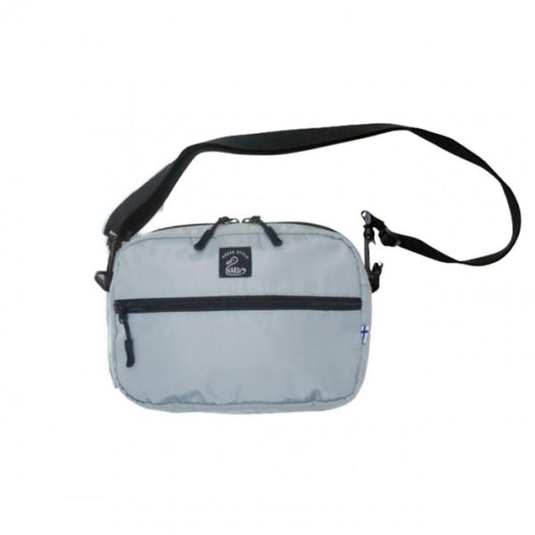 コンパクトな見た目のショルダーポーチが、パッカブル仕様のトートバッグに。急に荷物が増えた時や、旅行などで大活躍してくれます。ポーチにはスマホや長財布などがコンパクトに収納可能。メイクポーチなどの小物も入って身軽におでかけできます。トートバッ...