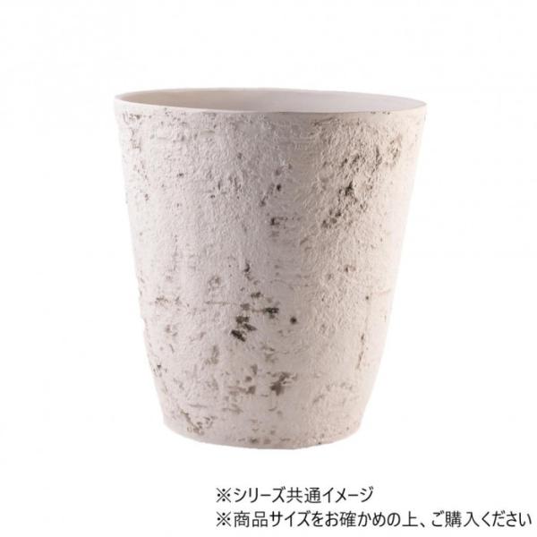 ガラス繊維などの繊維をプラスチックの中に入れて強度を向上させた複合材料です。金属や陶器に比べ軽量で腐食しにくく、保湿性が良いのが特徴です。 生産国:中国 素材・材質:FRP 商品サイズ:Φ35×H37cm、口径:Φ31.5cm 重量:280...