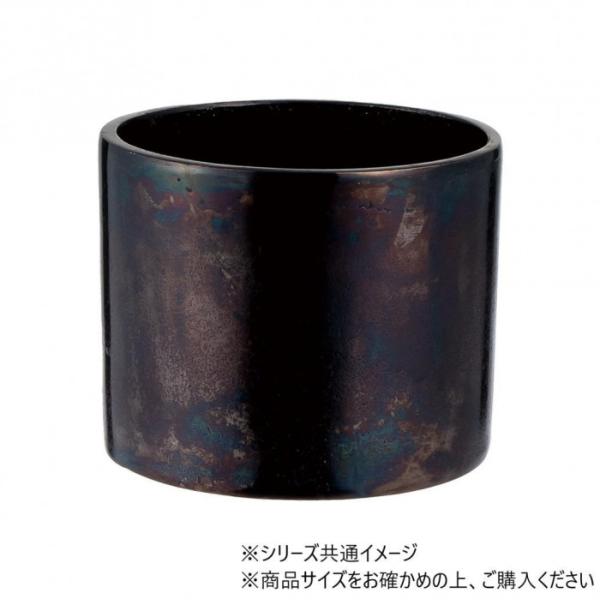 重圧感と高級感のある、アルミニウム花器です。 生産国:インド 素材・材質:アルミニウム 商品サイズ:Φ11.5×H9cm 重量:0.4kg　※サプライヤー直送品　　