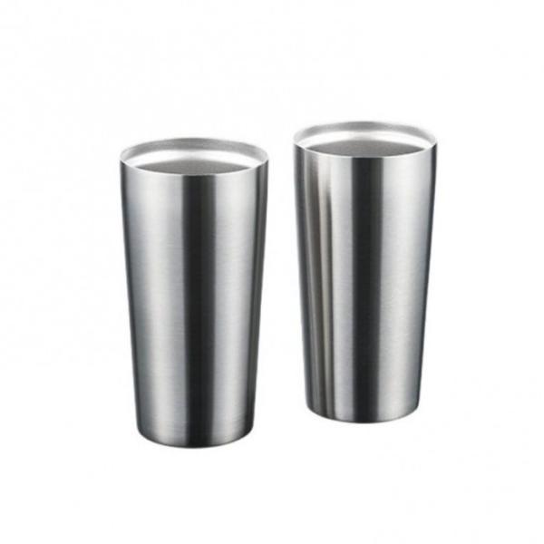 シンプルで美しいステンレス製。独特の輝きが魅力のタンブラーは、特別なおもてなしはもちろん普段のテーブルでも活躍。本体は真空二重構造で飲みものの温かさや冷たさを保ちます。コーヒーやビールはキリッと冷えたままで、お茶やホットウイスキーは温かさを...