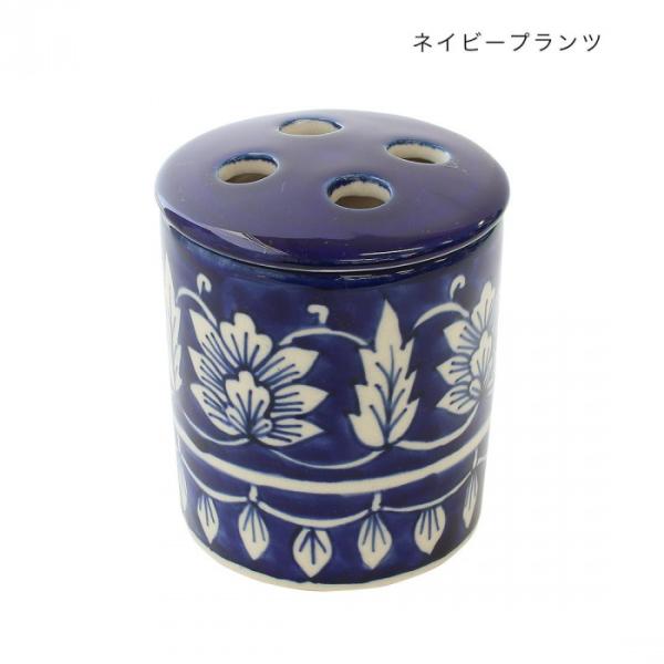 ぽってりとした形がかわいらしいプリヤ。ハンドペイントの温もりあるデザインがバスルームやキッチンを華やかに彩ってくれます。 生産国:インド 素材・材質:ストーンウェア(せっ器) 商品サイズ:約直径8.5×TH10cm 重量:595g　※サプラ...