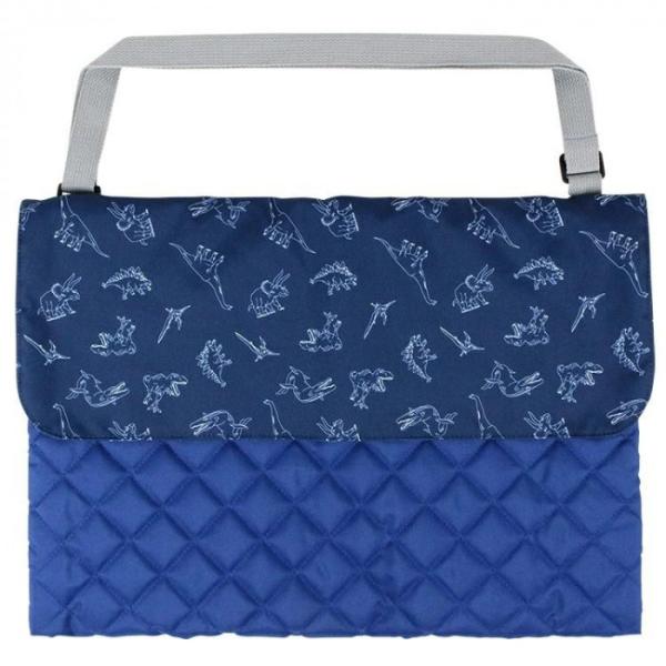 シンプルでかっこいい恐竜のプリント生地と、ふわふわの中綿が入ったキルト生地の防災頭巾バッグです。防災頭巾を入れて、椅子の背もたれに被せて収納することが可能です。 生産国:中国 素材・材質:表側:ポリエステル裏側:ポリエステル中わた:ポリエス...