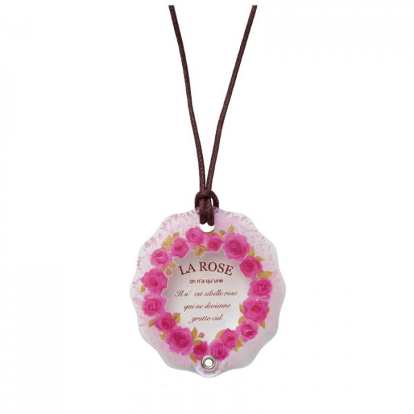 首から下げられるネックレスのようなおしゃれなルーペです。ひもの長さを調節可能です。 生産国:日本 素材・材質:プラスチック・アクリルレンズ・綿ひも 商品サイズ:W54×H60×D10mm 重量:20g　※サプライヤー直送品　　