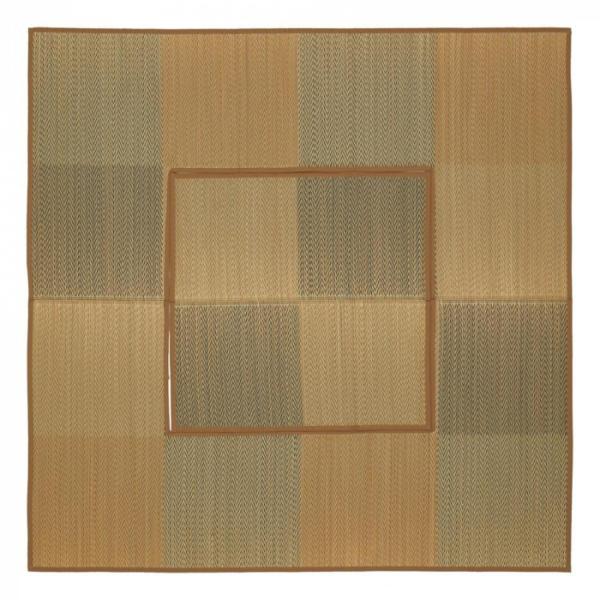 夏でも掘りこたつで足をのばせます。中央部分は独立しており、取り外し出来ます。 生産国:中国 素材・材質:表面:い草100%裏面:不織布縁:綿100% 商品サイズ:約240×240cm 重量:約3800g　※サプライヤー直送品　