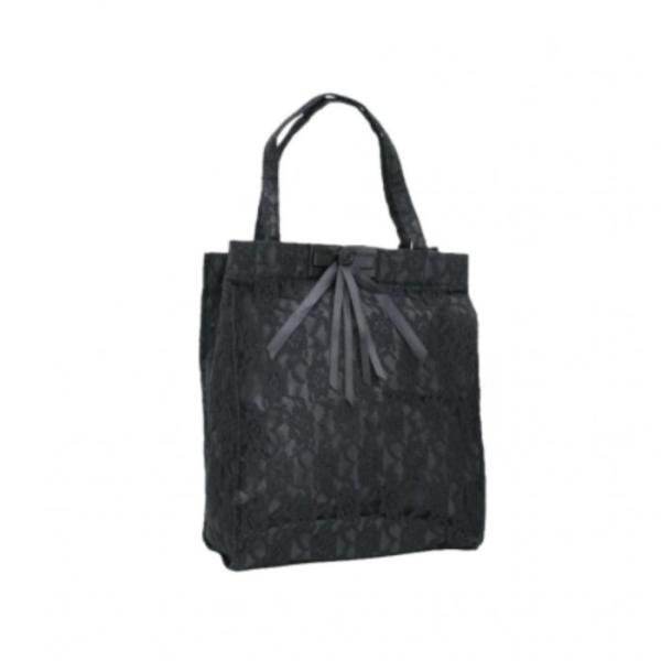 エレガンスなレース生地に口元にリボンとミニバラをあしらった、サブバッグタイプのフォーマルバッグです。小さ目なサイズですが、しっかりと横マチがあるので、収納力抜群!手荷物やスリッパなどの持ち運びに便利です。喪だけでなく、入園・入学・参観日など...