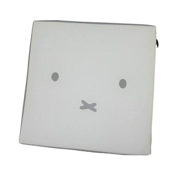 大人用の椅子に取り付けてご使用いただけます。背もたれにベルトとバックルで簡単に固定できて安定します。外側は合成皮革を使用した生地で食べこぼしもサッと拭くだけ。 生産国:中国 素材・材質:外側:合成皮革中材:ウレタン 商品サイズ:縦30×横3...