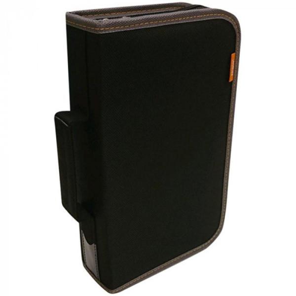 丈夫で耐久のある表面素材。 ハンドル付きで持ち運びに便利です。整理しやすい背ラベルと背ラベルポケット付き。ディスクの飛び出し防止機能付きのしっかり閉まるファスナーケースです。 生産国:中国 素材・材質:ポリエステル、紙、PP、PE(不織布)...