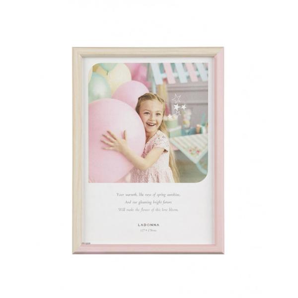 繊細さと可愛らしさが調和した、おしゃれなフォトフレーム。 やさしい色味のアクセントカラーが、お部屋をステキに彩ります。 少し丸みを帯びたフレームバーに、 きれいなペールカラーと淡い木目柄がベストマッチ。 写真を明るく引き立てます。 生産国:...