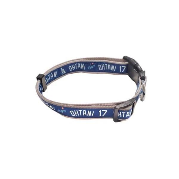 ワンタッチバックルの犬用首輪です。ツヤツヤとした光沢のあるサテン生地。 生産国:中国 素材・材質:サテン(ナイロン) 商品サイズ:(約)幅2.5×首回り45~71cm 仕様:(c)2025 Fanatics LLC. and its aff...