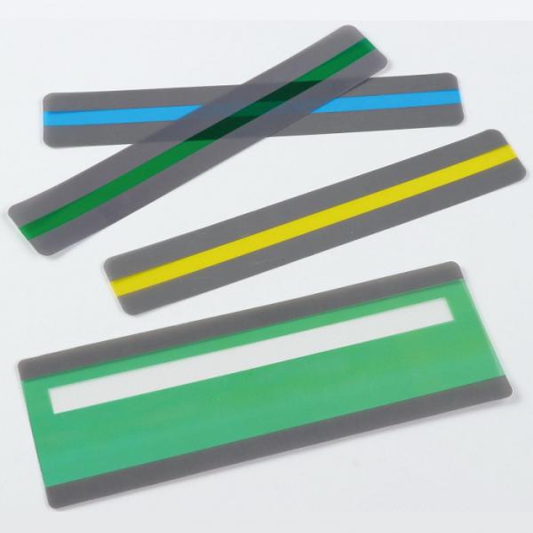 視界に映る文字の量を制限することで、情報が減り、文字が読みやすく、理解しやすくするためのアイテムです。読み飛ばし防止にも。文字を読むのが苦手な人や、集中力が気になる人に最適なアイテムです。使わないときにはしおりとしても活用できます。サイズ・...