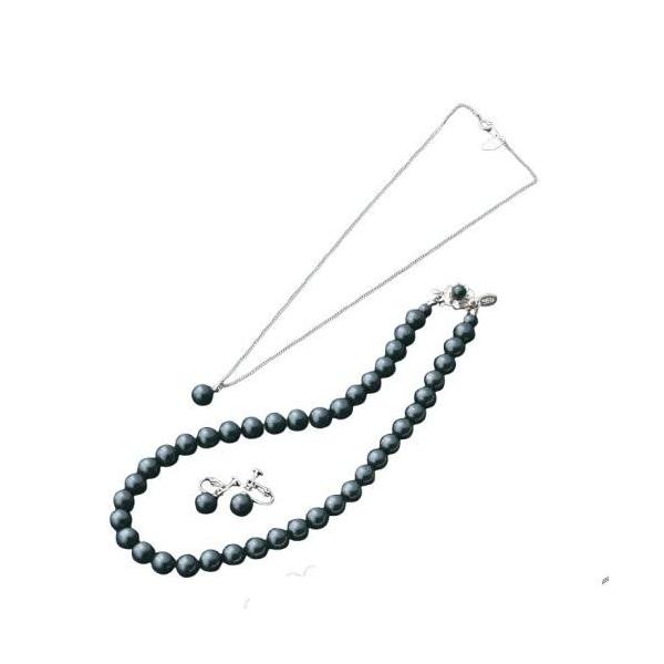 ネックレス、イヤリング、ペンダントがついたお徳なセットです。9mmというボリュームが自慢の商品です。 生産国:日本 素材・材質:貝パール、真鍮(ロジウムメッキ) 商品サイズ:ネックレス:全長約42cm、ペンダント:全長約40cm、トップ/約...