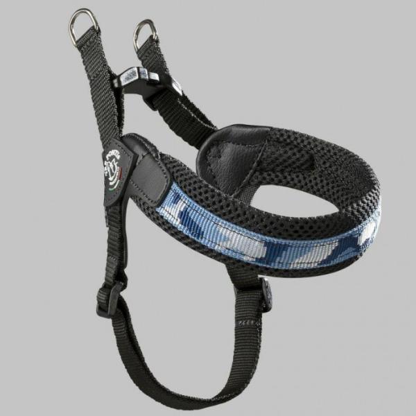犬種の体型に合わせて胴回り部分の調節が可能なハーネスです。背中のバックルは簡単に着脱可能で、毎日の散歩やドッグラン、アジリティーなどの運動をする際に動きを妨げません。柔らかく触り心地の良いソフトメッシュ生地は軽くて通気性があり負担になりにく...