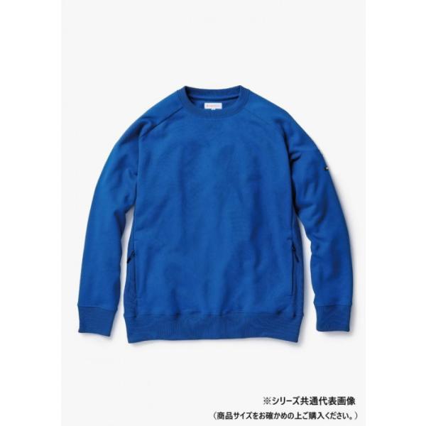 左袖にペン差しポケット(片玉縁ポケット)を採用。袋布が内側で遊ばないようステッチで叩き付け、表にはBEAMSDESIGNネームを玉縁から5cm下げ配置することでネームにペンクリップが干渉しないよう工夫しています。脇ポケットにはコンシールファ...