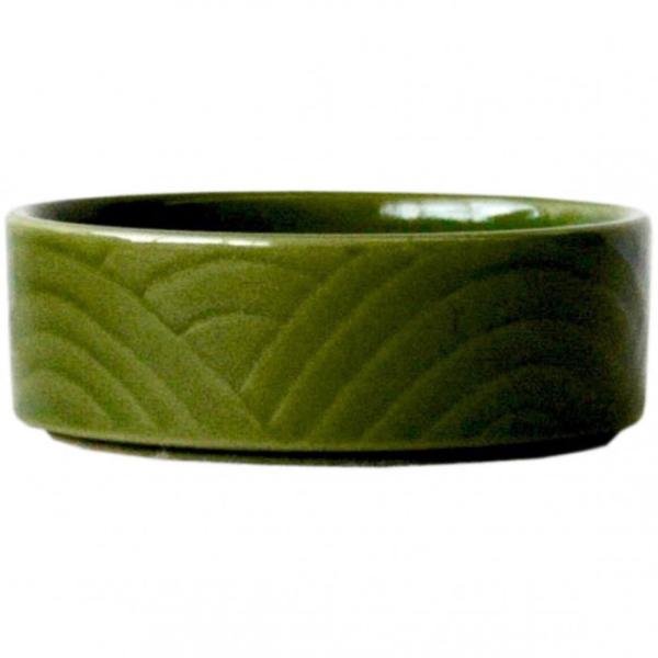 ちいさなお重箱や、保存容器に、そのまま食器として等毎日使いたくなる器です。 生産国:日本 素材・材質:磁器 商品サイズ:φ110×H40mm 重量:210g 仕様:容量:200cc食洗機・電子レンジ:対応　※サプライヤー直送品　　