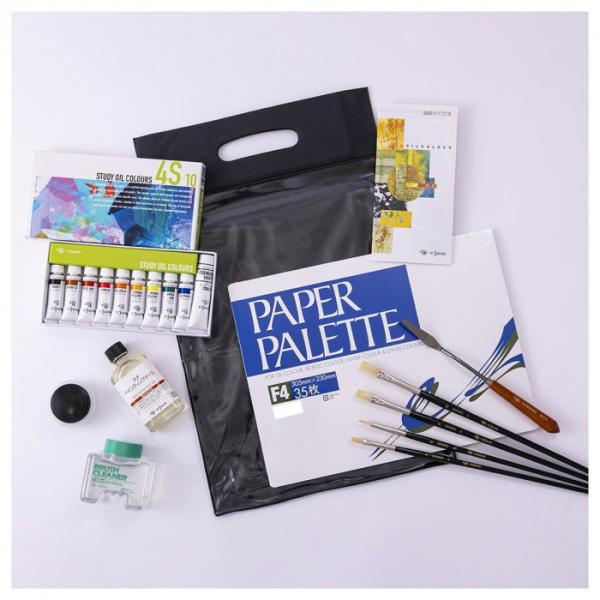 主に学校の授業で使用される、油絵道具一式セット。簡易なケースで使いやすいセットです。 生産国:日本 素材・材質:顔料、乾性油、ガラス、木、スチール 商品サイズ:260×425×48mm セット内容:スクールバッグA(ビニール製)、ペーパーパ...