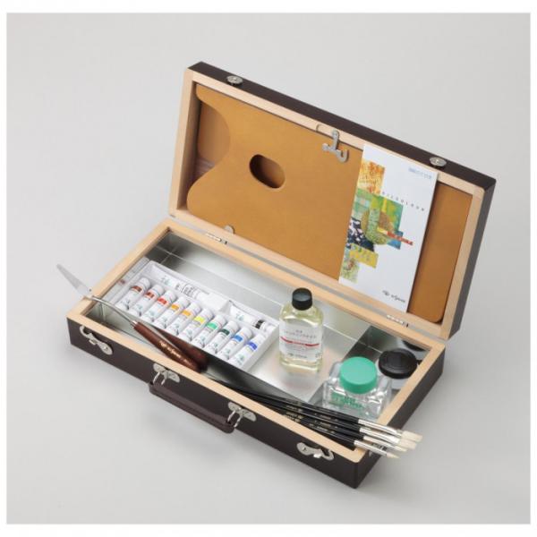 あこがれの油絵具セットといえば「木箱セット」。油絵を描くときに必要な道具類が一式揃っていますので、キャンバスを用意すればすぐに描き始められるセットです。初めての方も簡単にスタートできる手引きも入っています。 生産国:日本 素材・材質:顔料、...