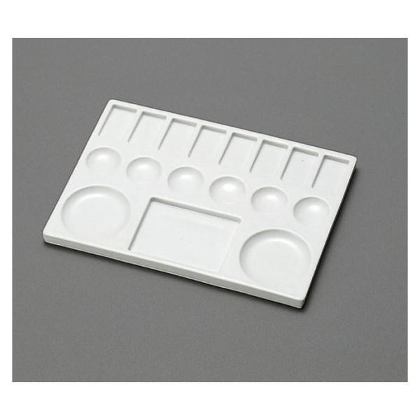 スタンダードで使いやすい、陶器製のパレットです。 生産国:日本 素材・材質:陶器 商品サイズ:163×238×14mm　※サプライヤー直送品　　