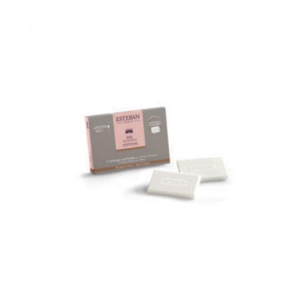 アイリスの花のエレガントで優美なパウダリックフローラルの香り。 生産国:フランス 商品サイズ:W115×H80×D17mm 重量:約100g 仕様:リフィル2個入り　※サプライヤー直送品　　