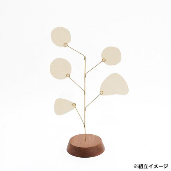 職人が一枚一枚丁寧に手漉きで仕上げた越前和紙を使い、自分だけのオリジナルモビールを作成できる特別なアイテムです。付属の型紙を使ってモチーフを作ったり、もちろん、自由に形をカットして楽しむのもお勧めです。土台には温かみのあるアカシアウッドと高...