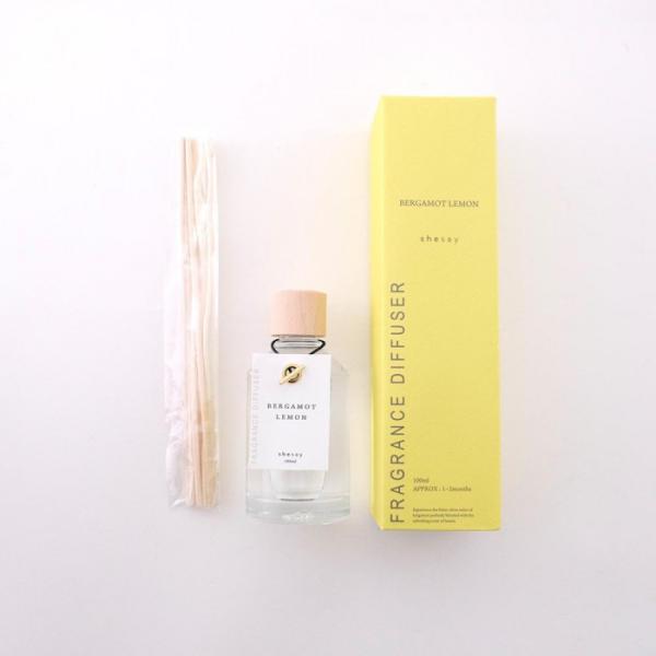 WOODキャップのボトルでシンプルかつ洗練されたデザインがインテリアに自然と溶け込みます。どんな空間にも上品さをプラスし、心地よい香りとともに視覚的にも癒しを提供します。お好みの香りで、空間や気分に合わせて香りを楽しむことができるのもポイン...