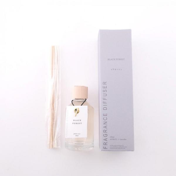 WOODキャップのボトルでシンプルかつ洗練されたデザインがインテリアに自然と溶け込みます。どんな空間にも上品さをプラスし、心地よい香りとともに視覚的にも癒しを提供します。お好みの香りで、空間や気分に合わせて香りを楽しむことができるのもポイン...