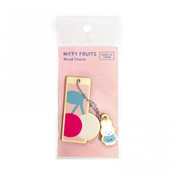 ちょっとはみ出したフルーツが可愛い木製のチャーム。 生産国:日本 素材・材質:合板、ボールチェーン 商品サイズ:75×153×5mm 重量:8g 仕様:(C)Mercis bv　※サプライヤー直送品　　