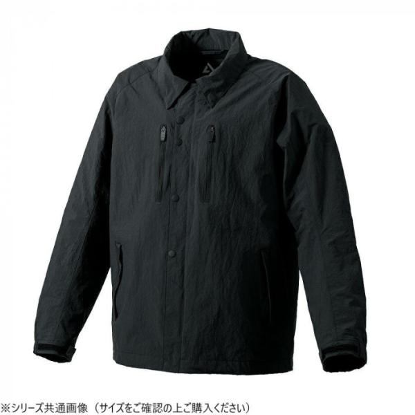 マットな質感のナイロンタスランに塩縮加工を施し皺感のある自然で落ち着いた表情の国産生地を採用。撥水加工を施しツーリング性能を向上。ラグランスリーブにしたことでオーソドックスなコーチジャケットと比較して肩回りが動かしやすくなっています。胸部、...
