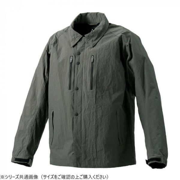 マットな質感のナイロンタスランに塩縮加工を施し皺感のある自然で落ち着いた表情の国産生地を採用。撥水加工を施しツーリング性能を向上。ラグランスリーブにしたことでオーソドックスなコーチジャケットと比較して肩回りが動かしやすくなっています。胸部、...