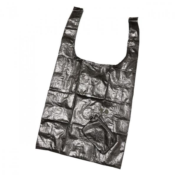 キラキラ輝くメタリックナイロンを使用した、お買い物の必需品、エコバッグです。専用のファスナー付ケースで収納にも困りません。付属の丸カンでバッグやポシェットにも吊り下げが出来ます。軽量のナイロン素材で、持ち運びもラクラク。エコバッグもお洒落に...