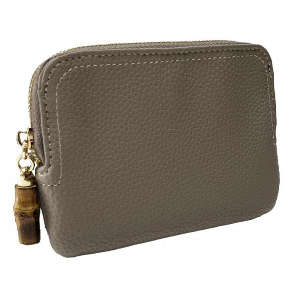 大容量の新しい形のフラグメントウォレット。毎日使うお財布だから使い勝手が良いお洒落なものを。買い物・プライベート・仕事など様々な場面で大活躍します。小物でグッと女子度UP。見た目以上の収納力。薄さ・大きさ共に使用しやすいサイズ感。中身が見や...