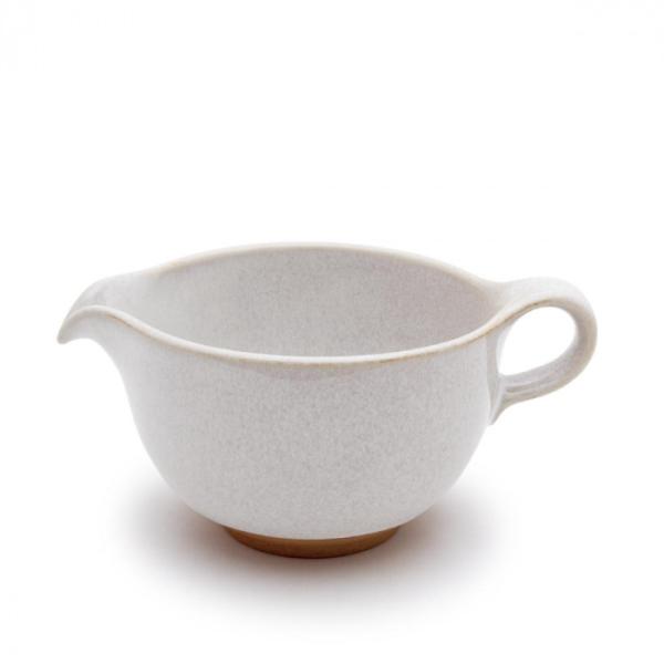 丸みをおびたフォルムがかわいらしい、優しいカラーの抹茶サーバーです。 生産国:日本 素材・材質:陶器 商品サイズ:高さ:約8cm 仕様:容量:300cc　※サプライヤー直送品　　