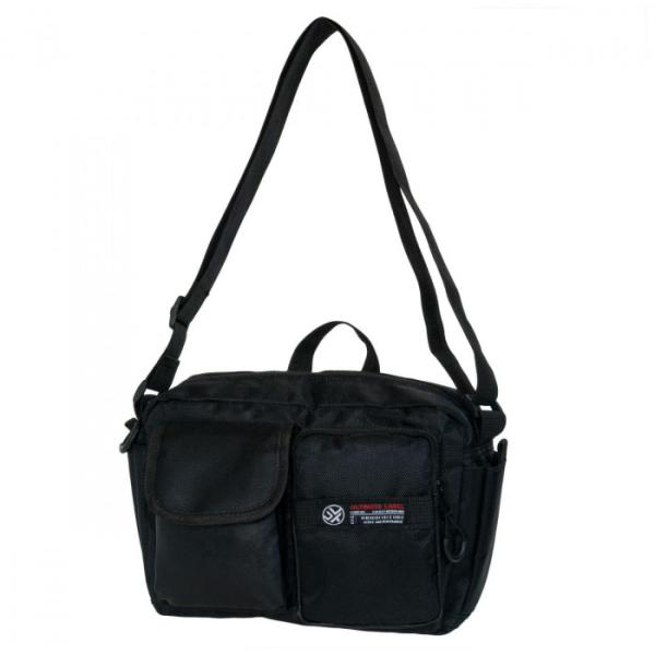 手頃なサイズ感で必需品をコンパクトに持ち運べます。 生産国:中国 素材・材質:ポリエステル 商品サイズ:H17×W25×D9cm　※サプライヤー直送品　　