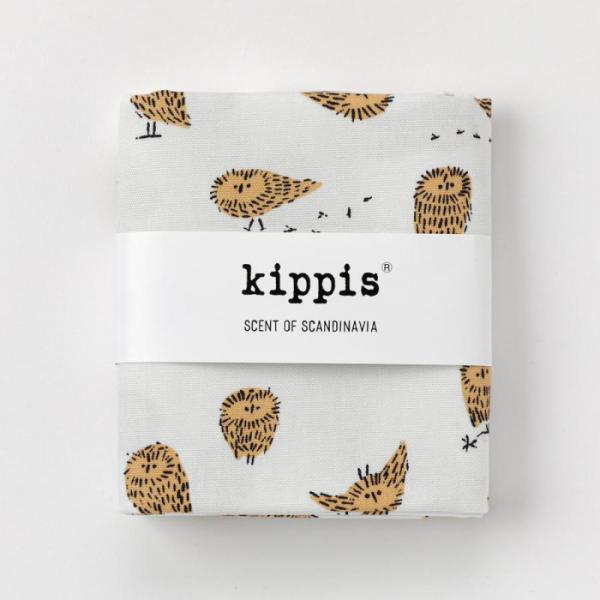 フクロウは知恵の象徴としての荘厳さと同時に、とぼけたおかしみも感じさせる不思議な動物です。その存在感に魅了され描いたのは北極フクロウ。絶滅の危機に瀕していますが、フィンランドでは時々見かけるそう愛すべきおとぼけキャラ、ラフな筆致にその特性が...