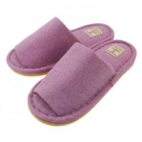 シンプルだから使いやすい。手を使わずに楽に脱ぎ履き出来るスリッパの原点を感じさせてくれるスリッパです。和モダンなカラーにワンポイントネームがオシャレで色々なテイストのインテリアに合います。ファミリーは勿論、来客やギフトにもおすすめ。コスパ最...