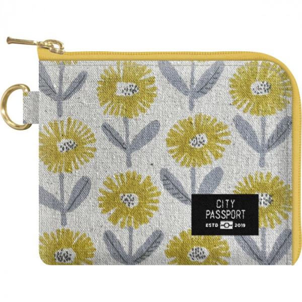 「優しさ」「キュートさ」を感じさせるレディースラインナップ。窓枠ポケット付きのコンパクトなパスケース。小銭、お札、カード、鍵など出かけるとこ気に必要なものを便利に収納できます。 生産国:日本 素材・材質:コットンリネン 商品サイズ:90×1...