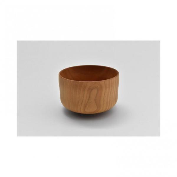 抹茶碗の代表的な井戸茶碗の形を欅(ケヤキ)でロクロ作りしました。茶碗としても食器としてもお使いいただけます。 生産国:日本 素材・材質:欅 商品サイズ:W103×D103×H68mm 重量:97g　※サプライヤー直送品　　