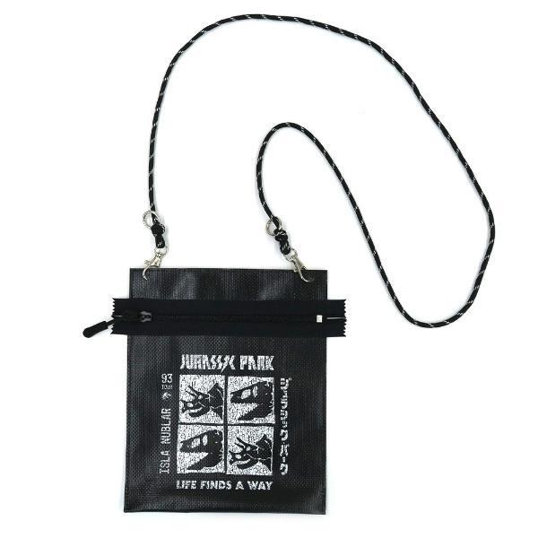 水に強い素材を使用しているモノクロのサコッシュ。普段使いはもちろん、アウトドア・フェスなどレジャーシーンまで幅広くお使いいただけます。ショルダーはサイズの調節可能でカラビナクリアポーチを付けてもかわいい。またショルダーを外すとフラットポーチ...